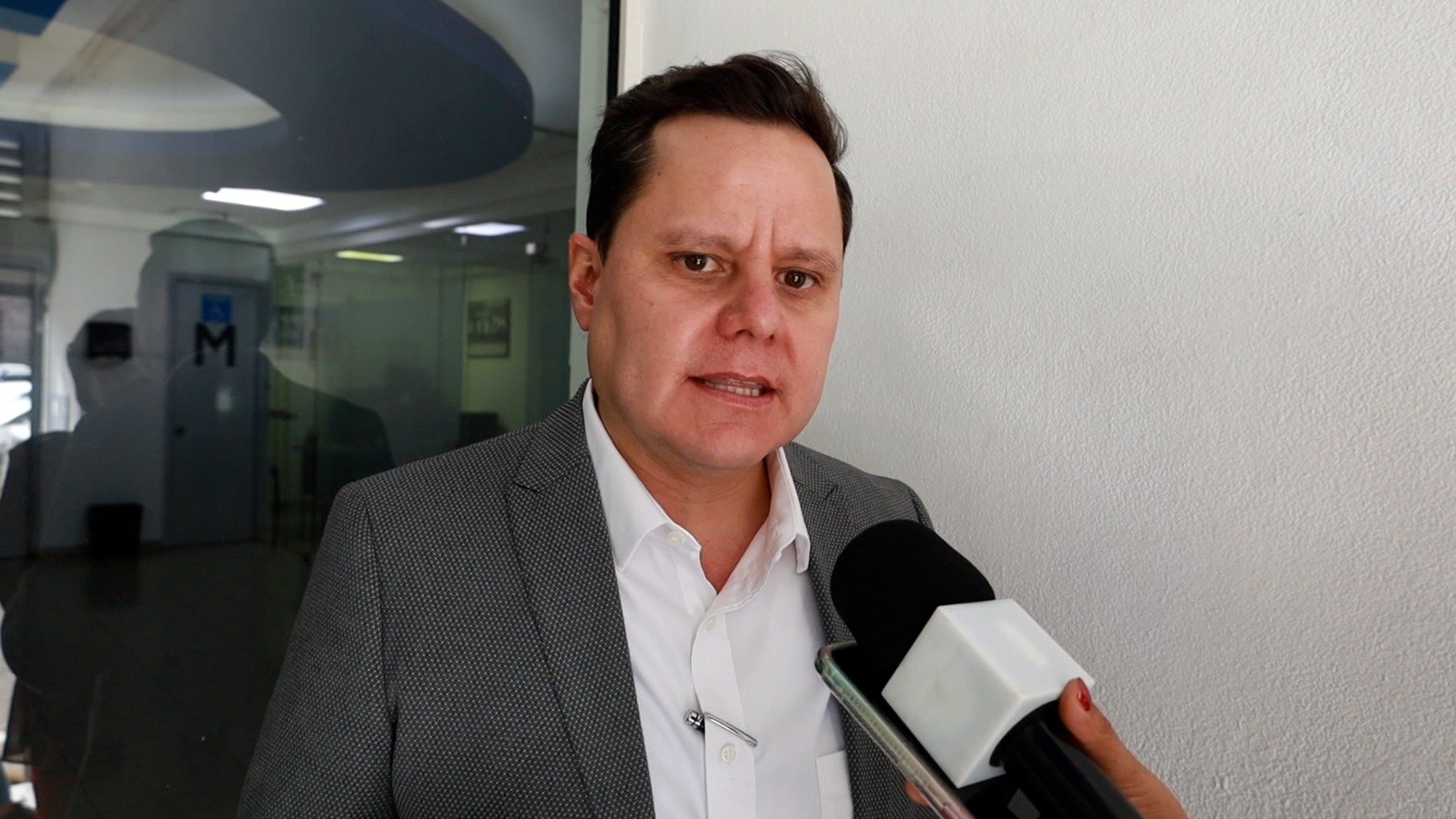 Elecciones no se ganan a billetazos; Marcelo es el único que respeta ...