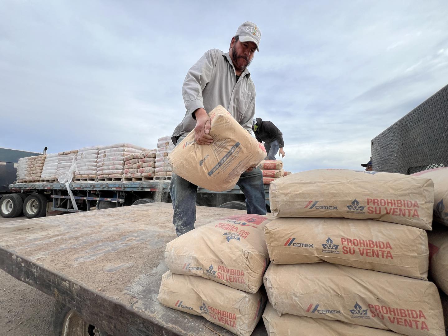 Entregan más de 300 bultos de cemento para construcción de ...