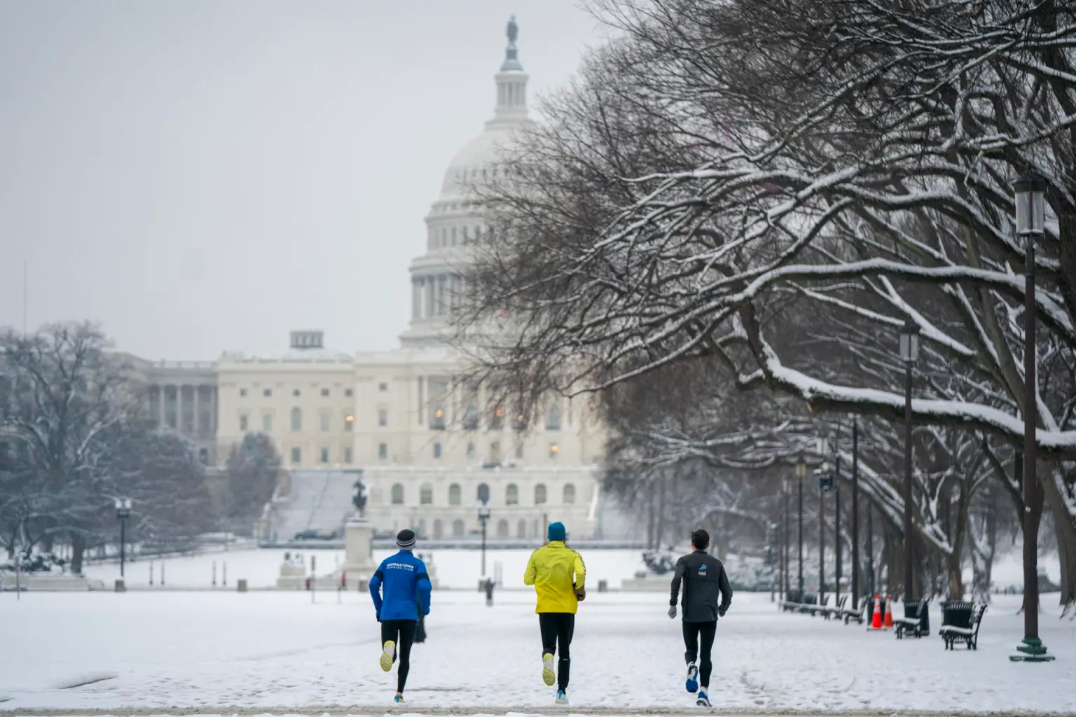 El frío extremo y las nevadas continúan azotando a gran parte de ...