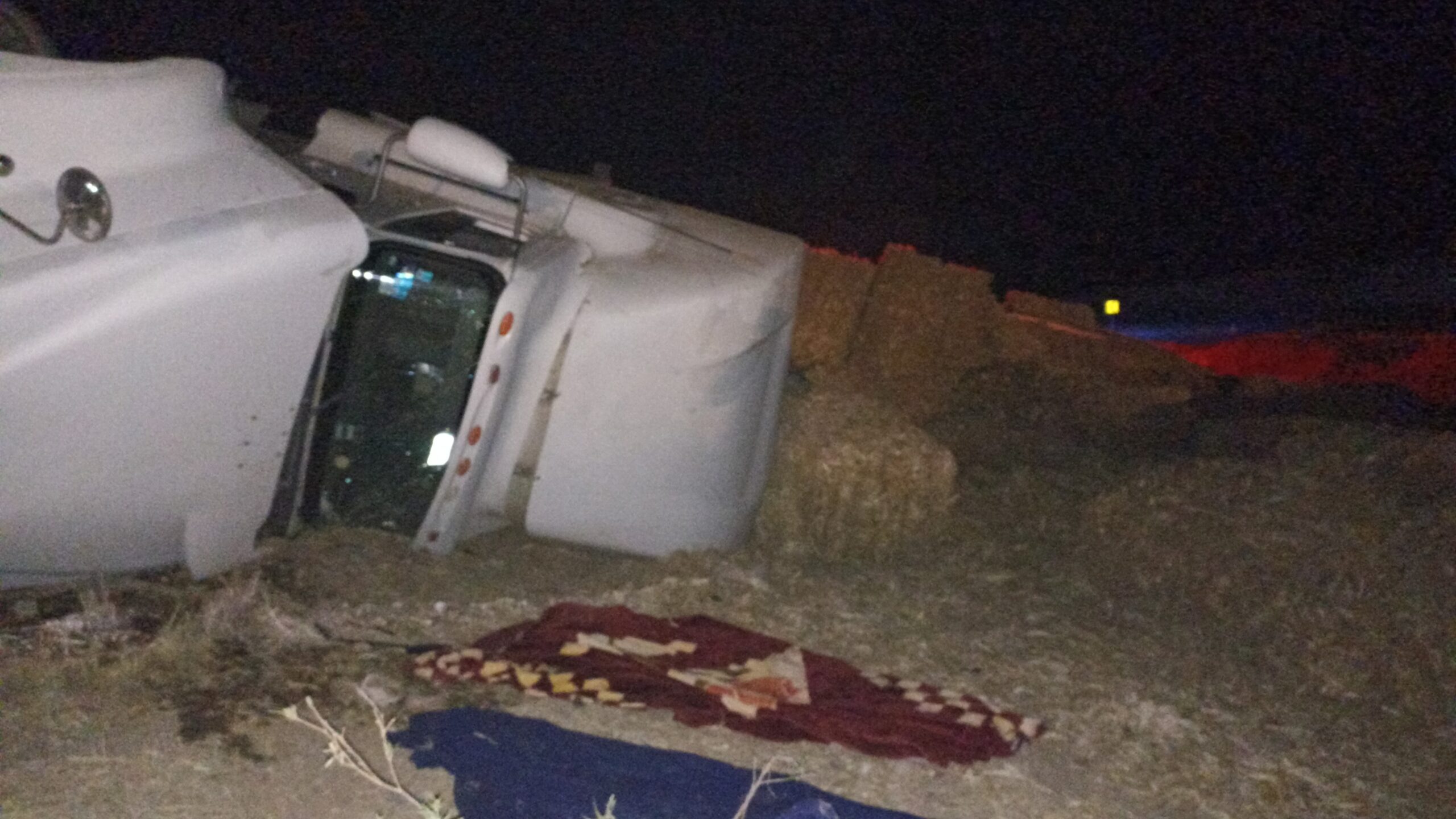 Otra volcadura de un trailer en la carretera a Jiménez cerca del entronque a Guillermo Baca ...