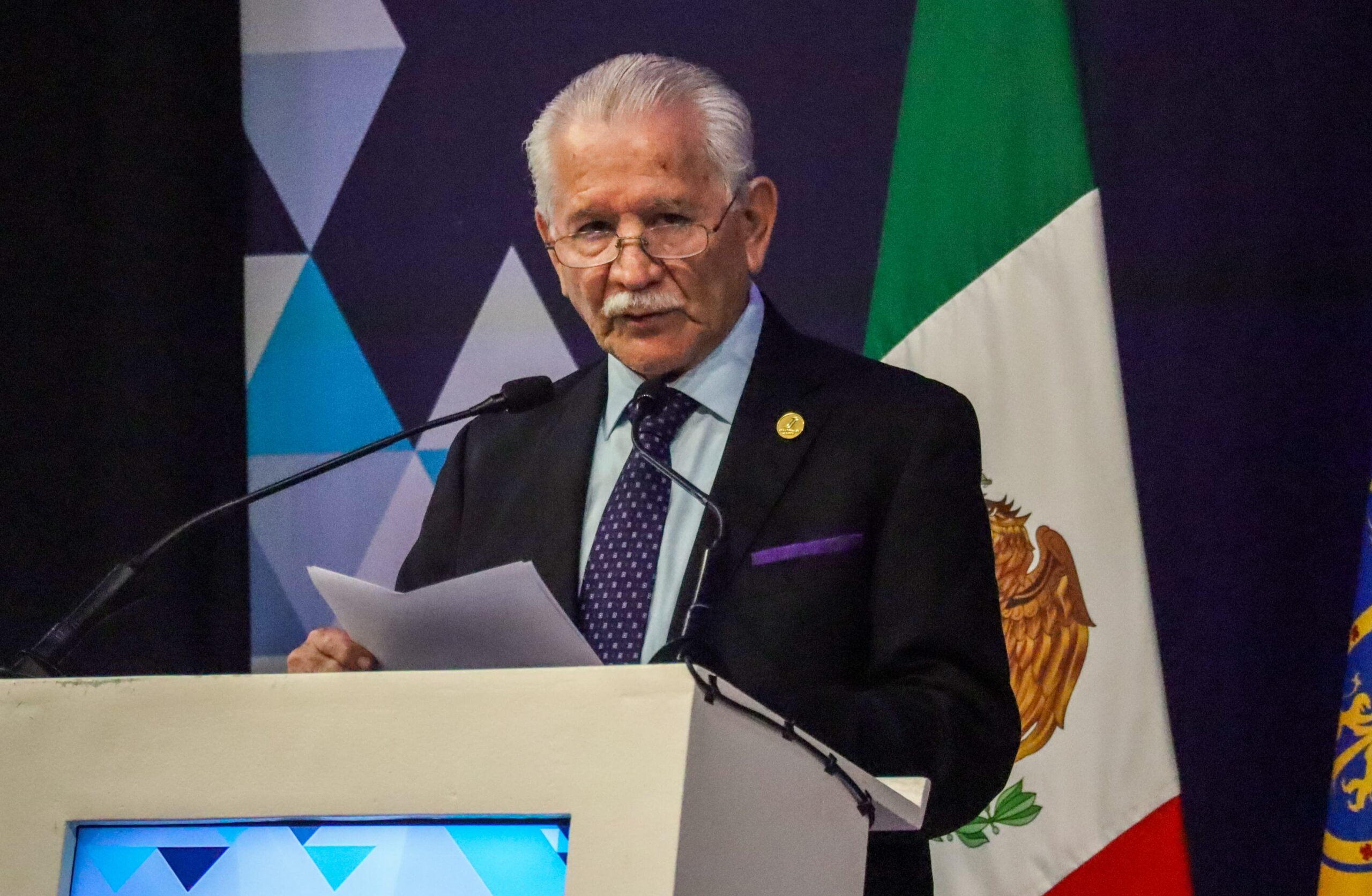 Presenta 2º Informe de Actividades César Castro al frente del CCIJ ...