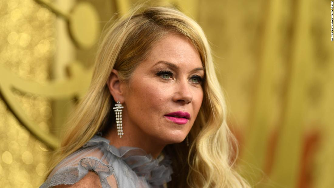 La actriz Christina Applegate, ahora usa pañales tras ingerir una ...