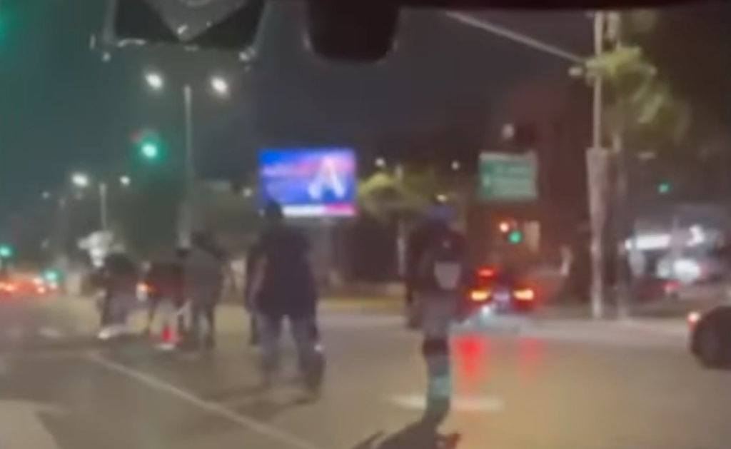 Decenas de patinadores toman vía rápida en CDMX | Notigram Decenas de patinadores toman vía rápida en CDMX | Notigram