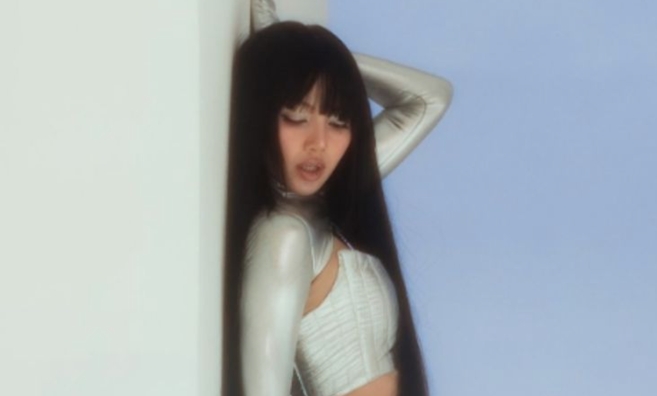 Lisa de BLACKPINK estrena "Rockstar" | Notigram