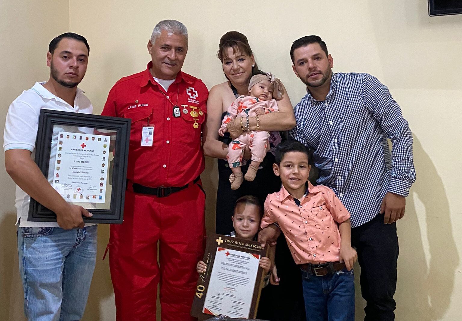 Reconocen a Jaime Rubio por 40 Años de Servicio en la Cruz Roja | Notigram