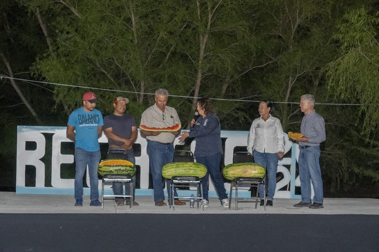 Concurso de sandías gigantes de Rodeo; pesan hasta 30 kilos: alcaldesa ...