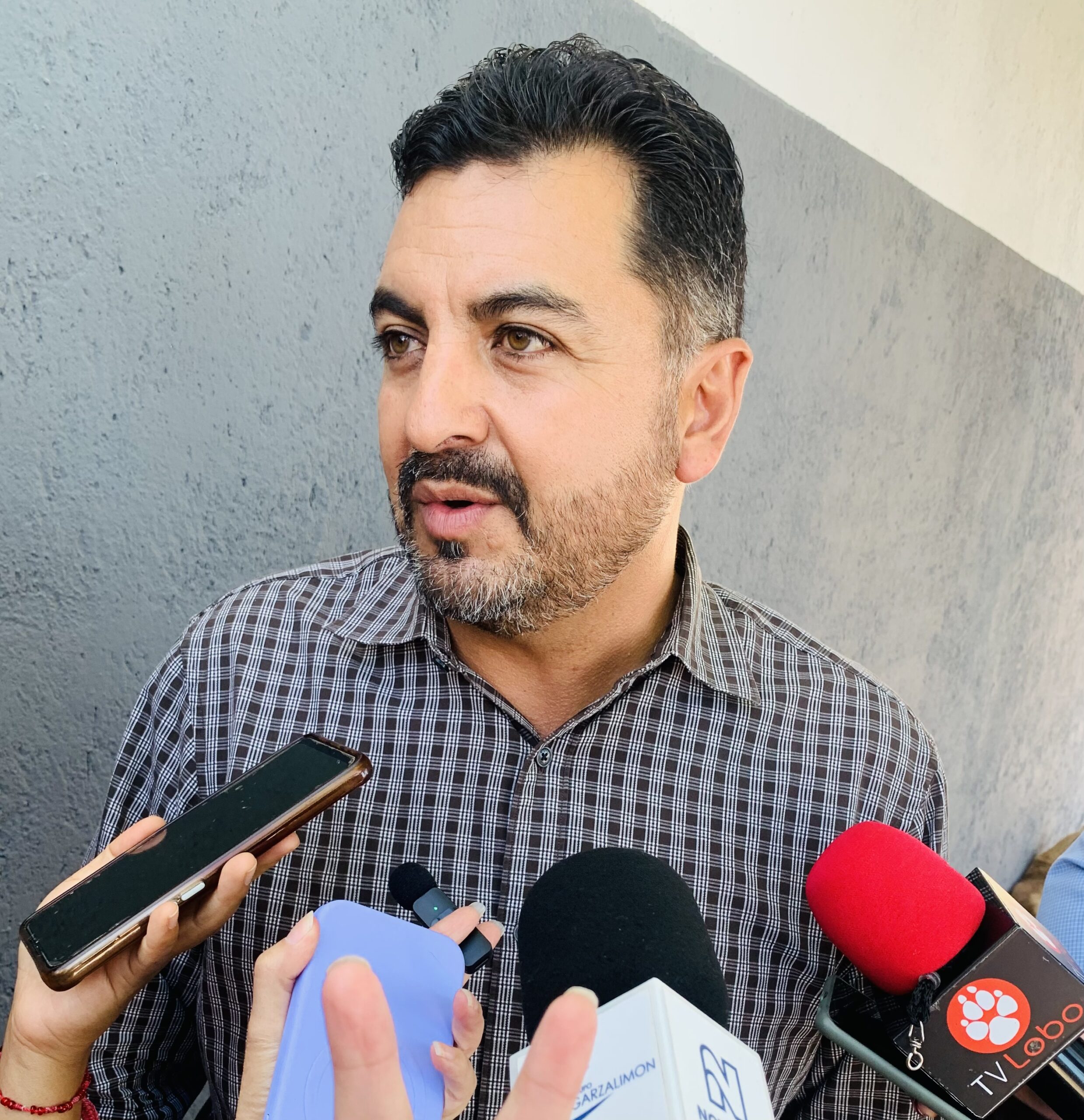 “Con un dron se aplica insecticida para combatir las plagas de gusano y chapulín”, Manuel ...