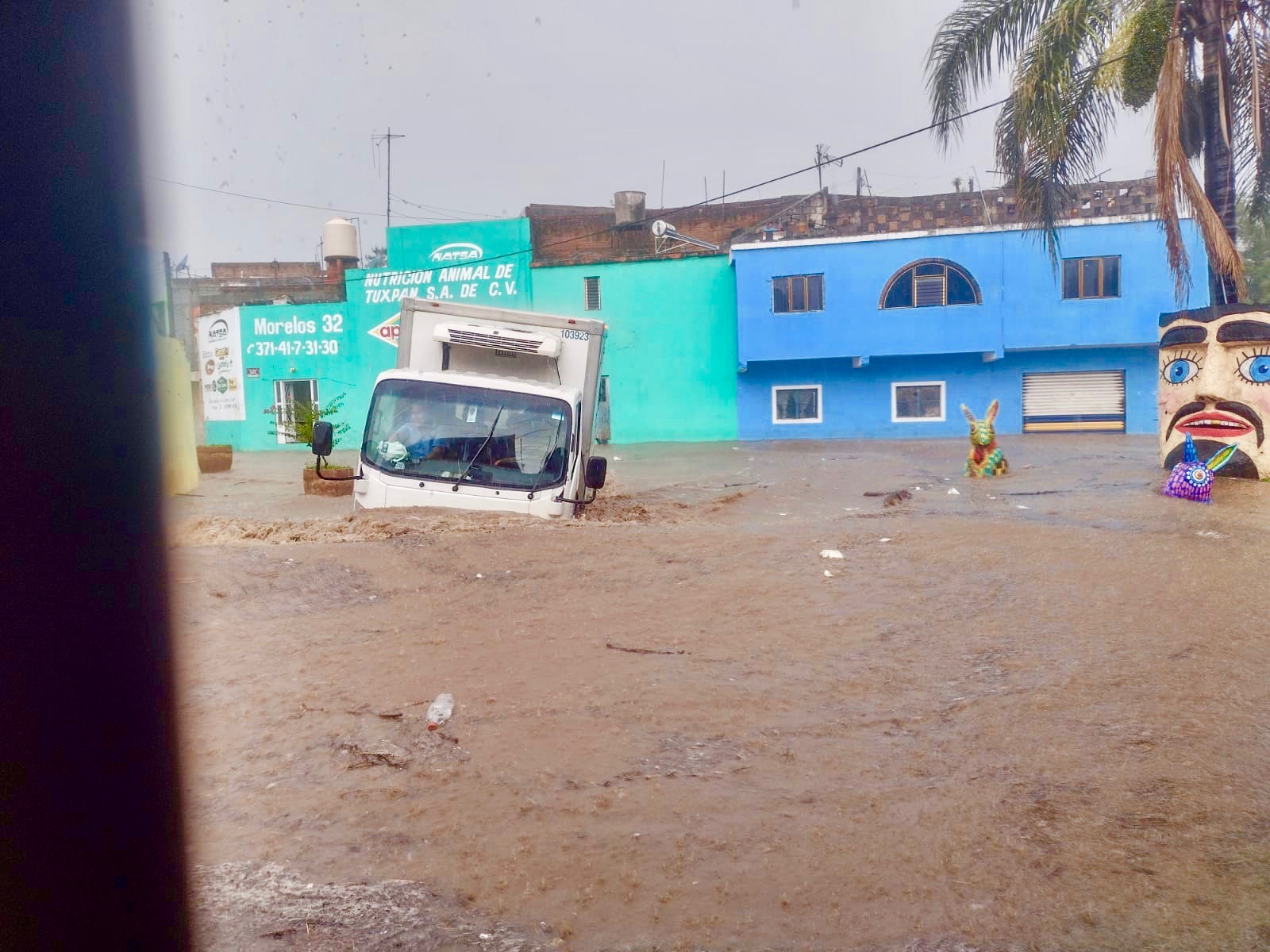 Inundaciones históricas en Tuxpan: lluvias desbordan el Sur de Jalisco y revelan falta de ...