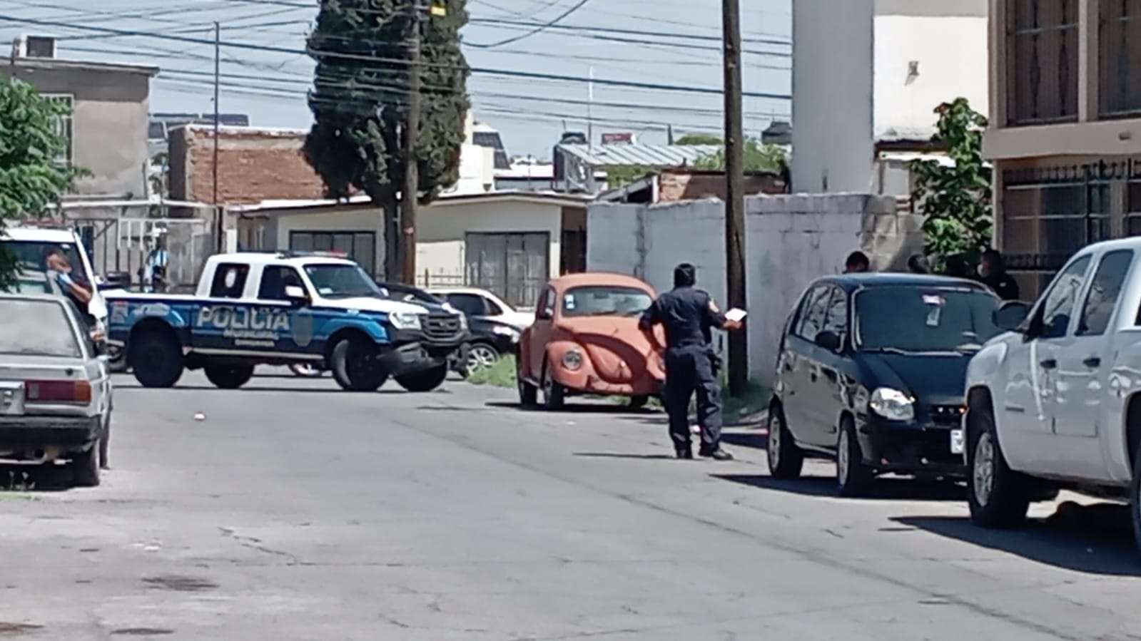 Localizan un cadáver dentro de una vivienda; estaba envuelto en una ... Localizan un cadáver dentro de una vivienda; estaba envuelto en una ...