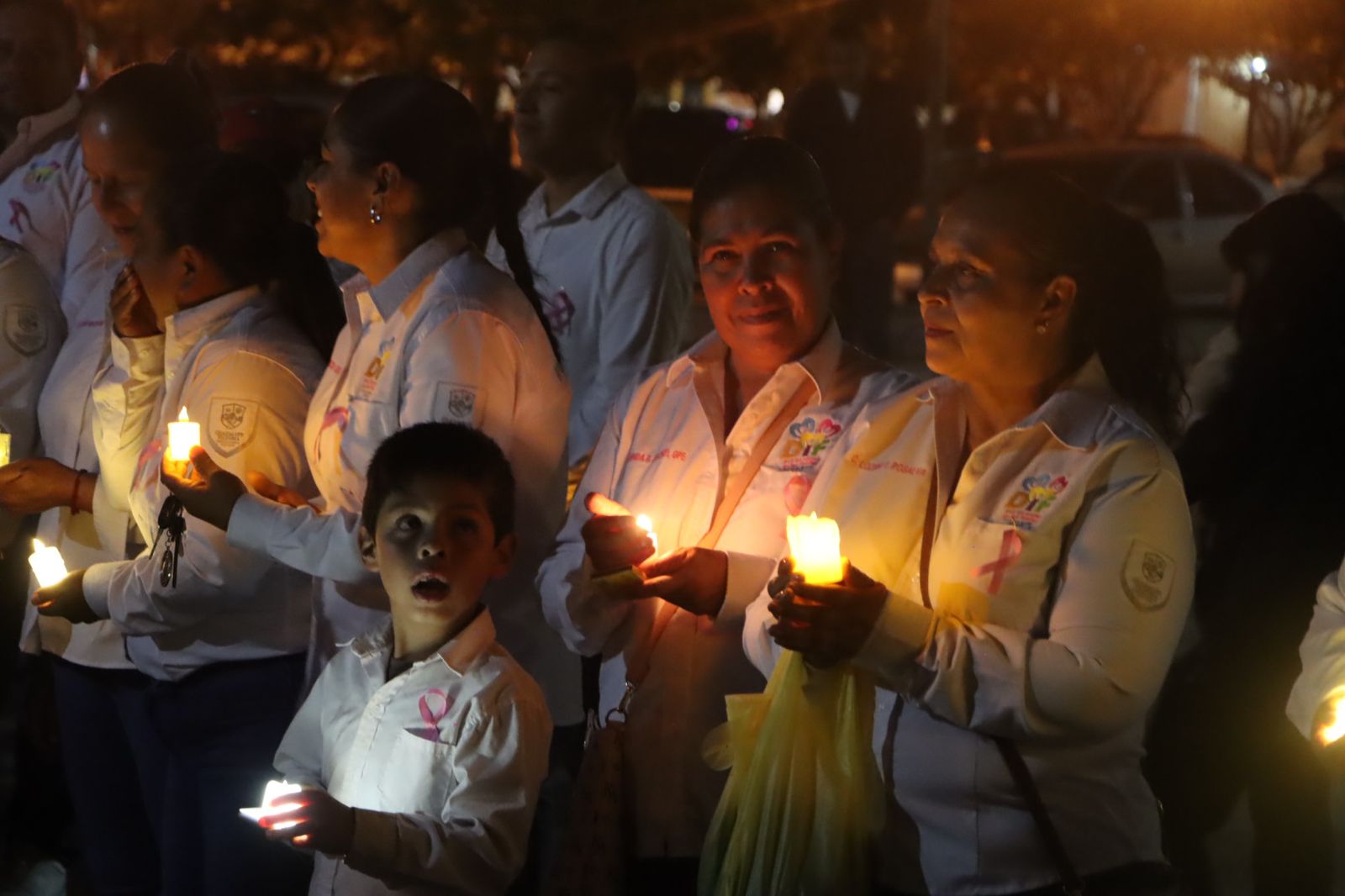 Así se vivió el encendido del Moño Rosa, en conmemoración de la lucha ...