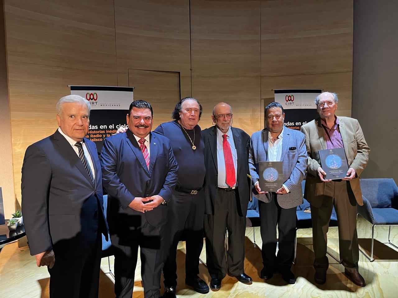 Presentan “Ondas en el Cielo” una obra literaria de Rodolfo González ...