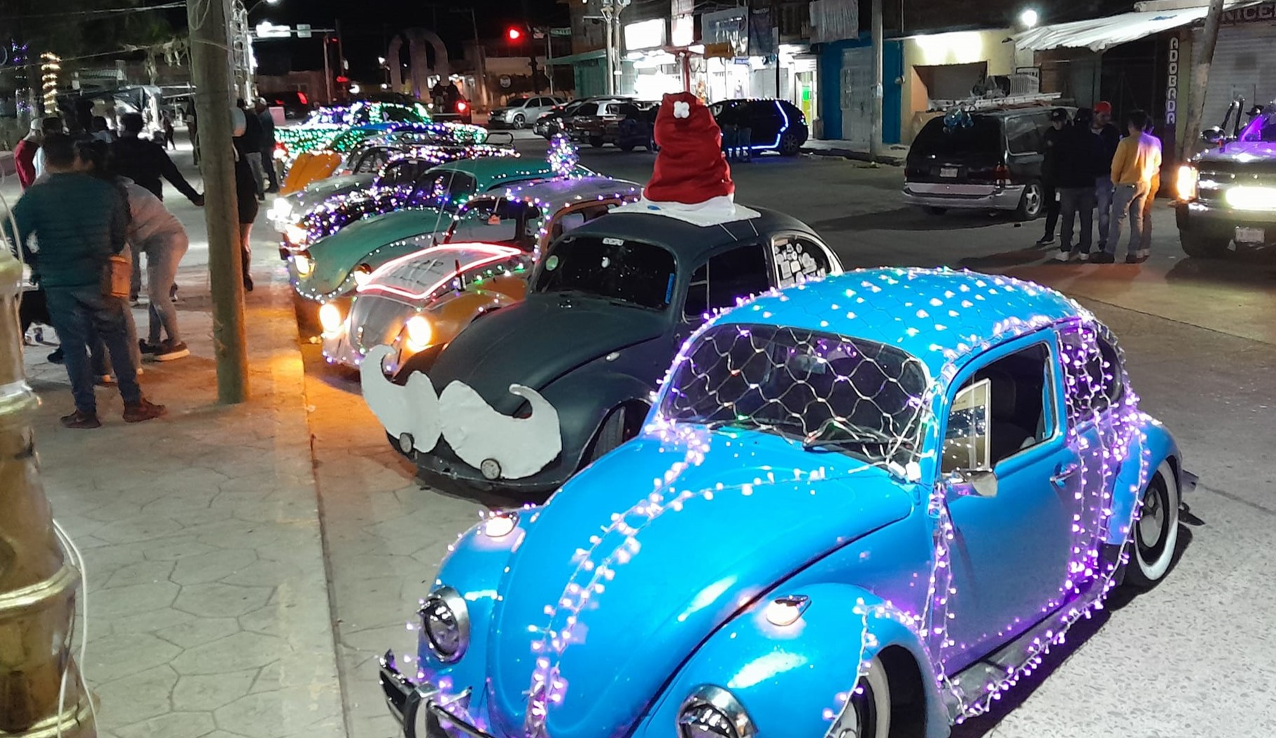 Así se disfrutó del desfile de luces y autos clásicos en Poanas | Notigram