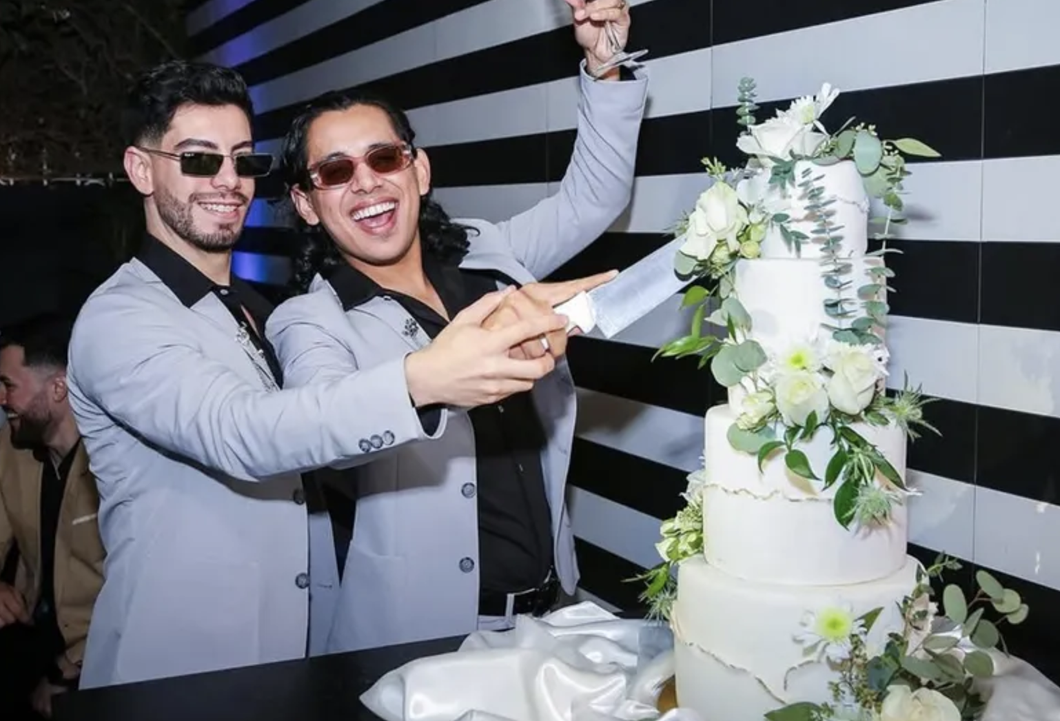 El vocalista de Grupo Firme, Jhonny Caz, se casa con Jonathan Bencomo ...