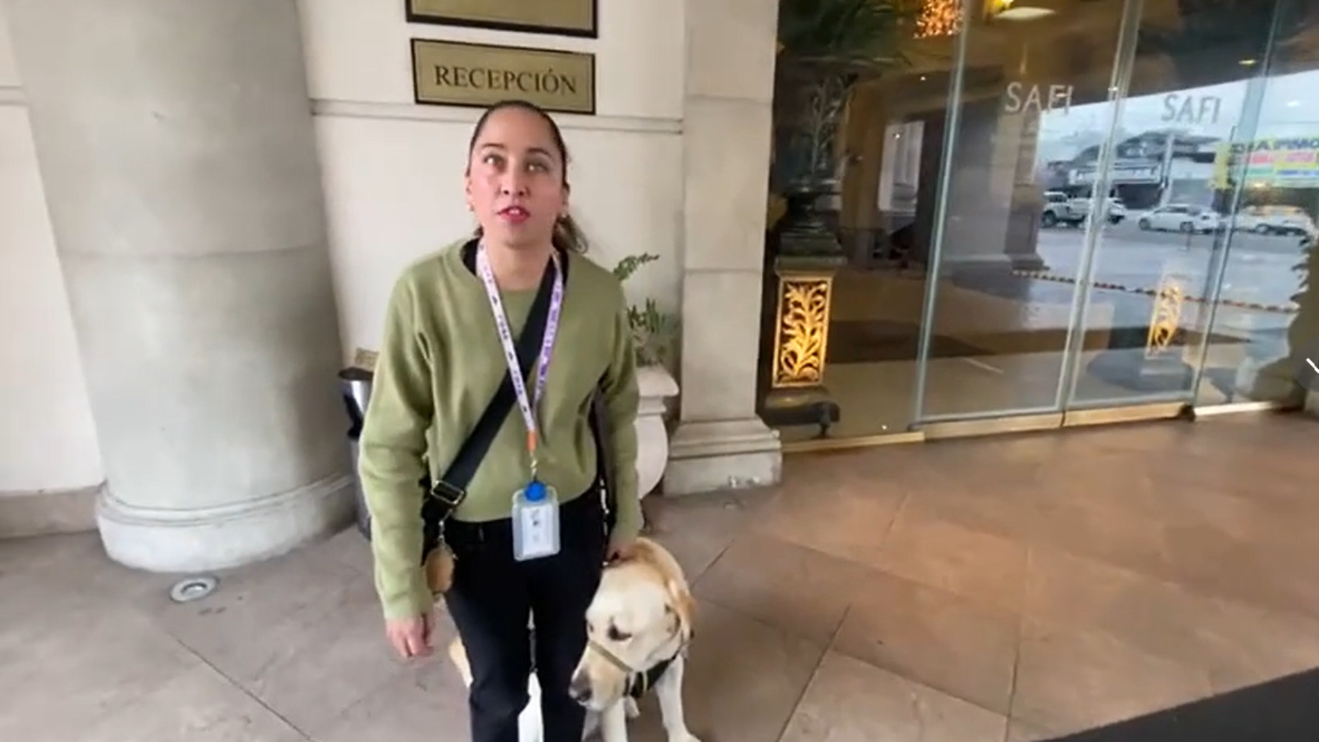 Joven invidente exhibe a hotel por discriminarla al no dejarla entrar a ...