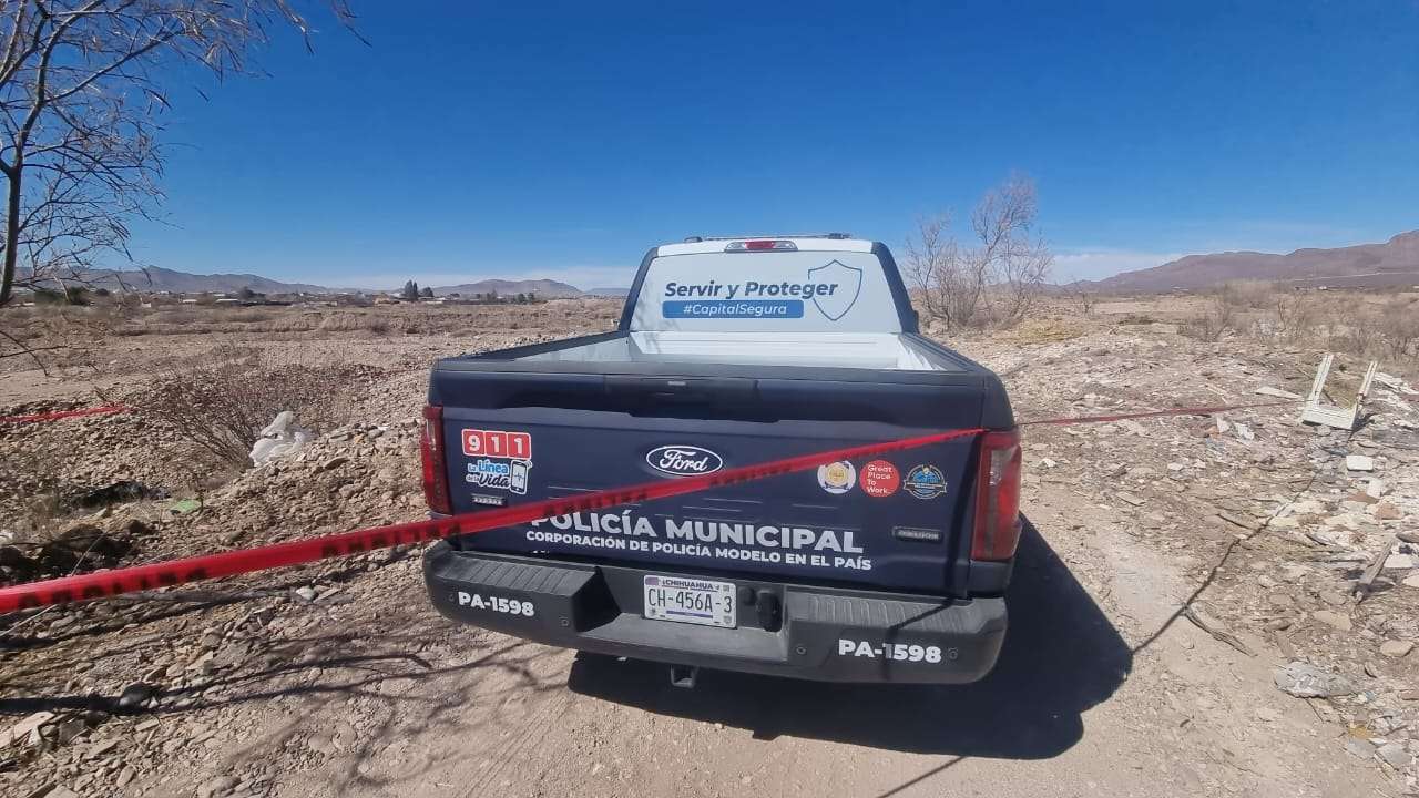 Encuentran a un hombre asesinado envuelto en una cobija en el cause de un río | Notigram