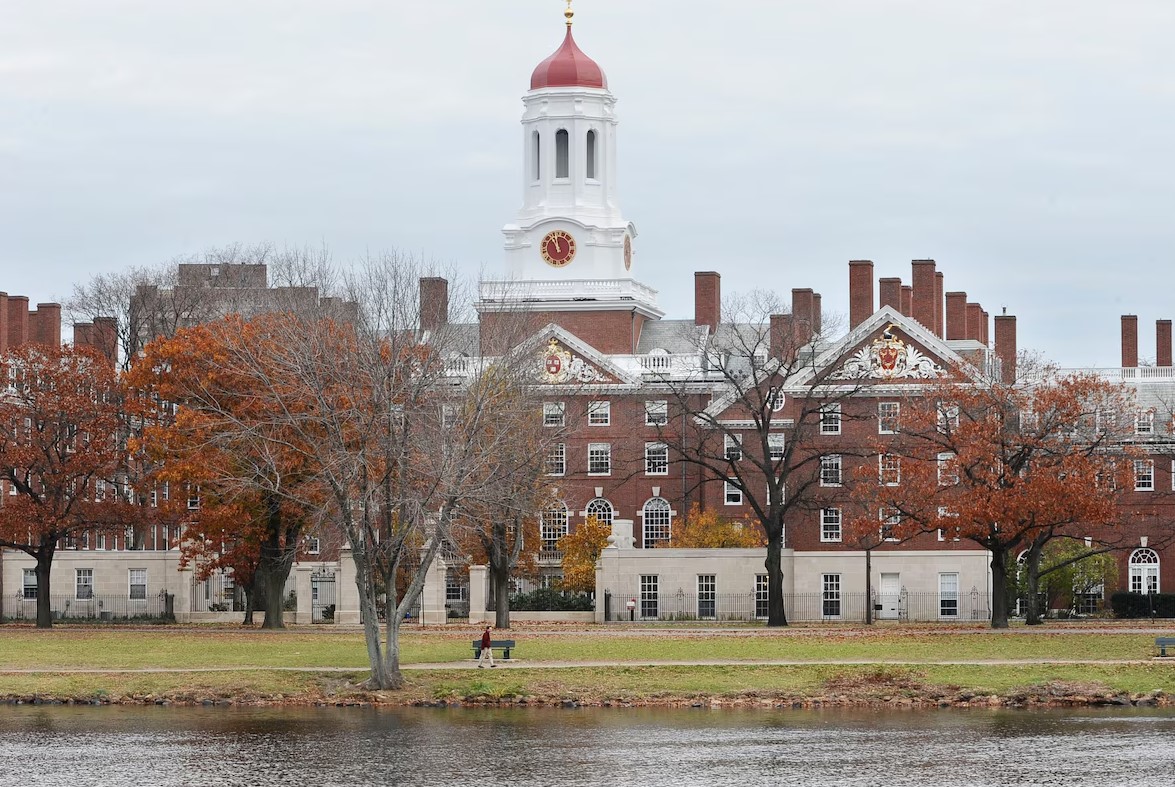 Harvard ofrece estudios gratuitos para estos estudiantes | Notigram