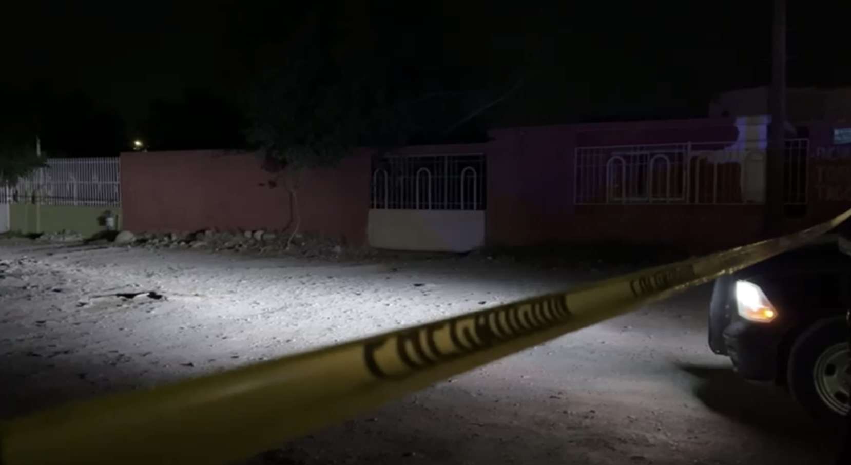 Localizan a joven mujer sin vida envuelta en cobija en el baño | Notigram