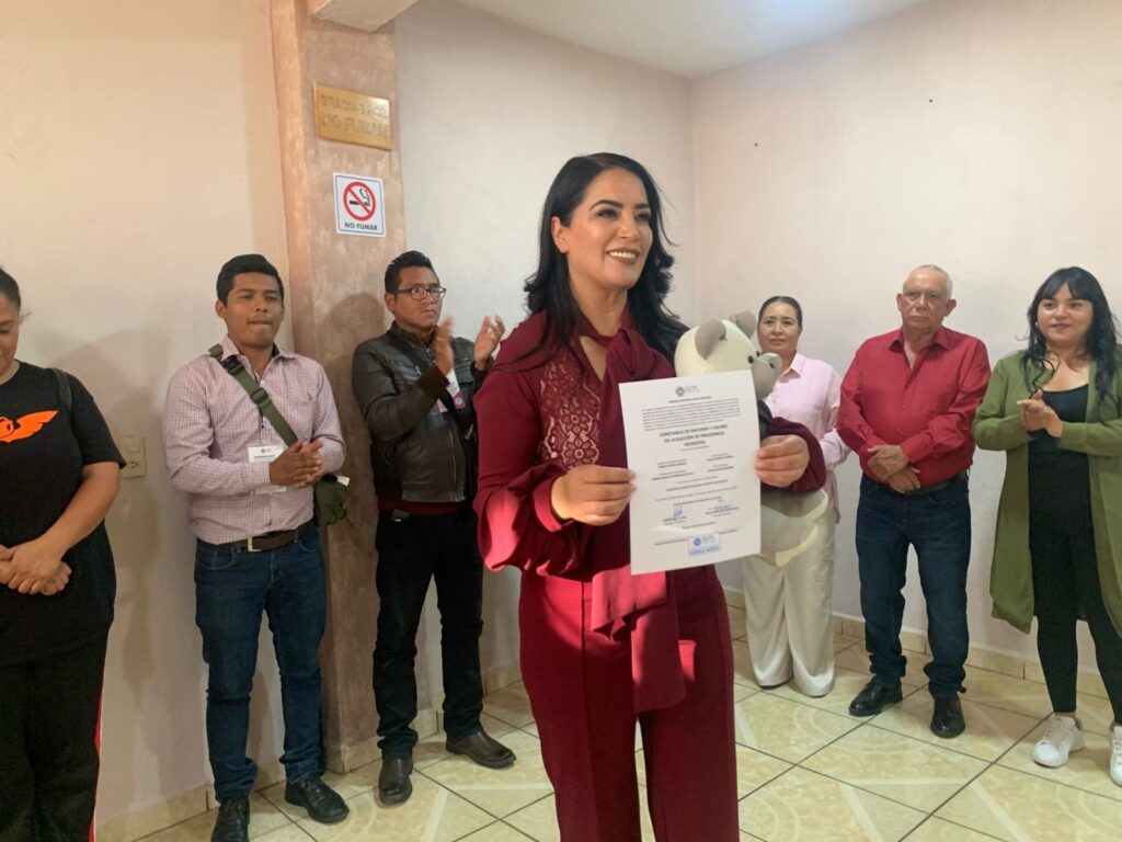 Nancy Flores recibe constancia como alcaldesa electa | Notigram