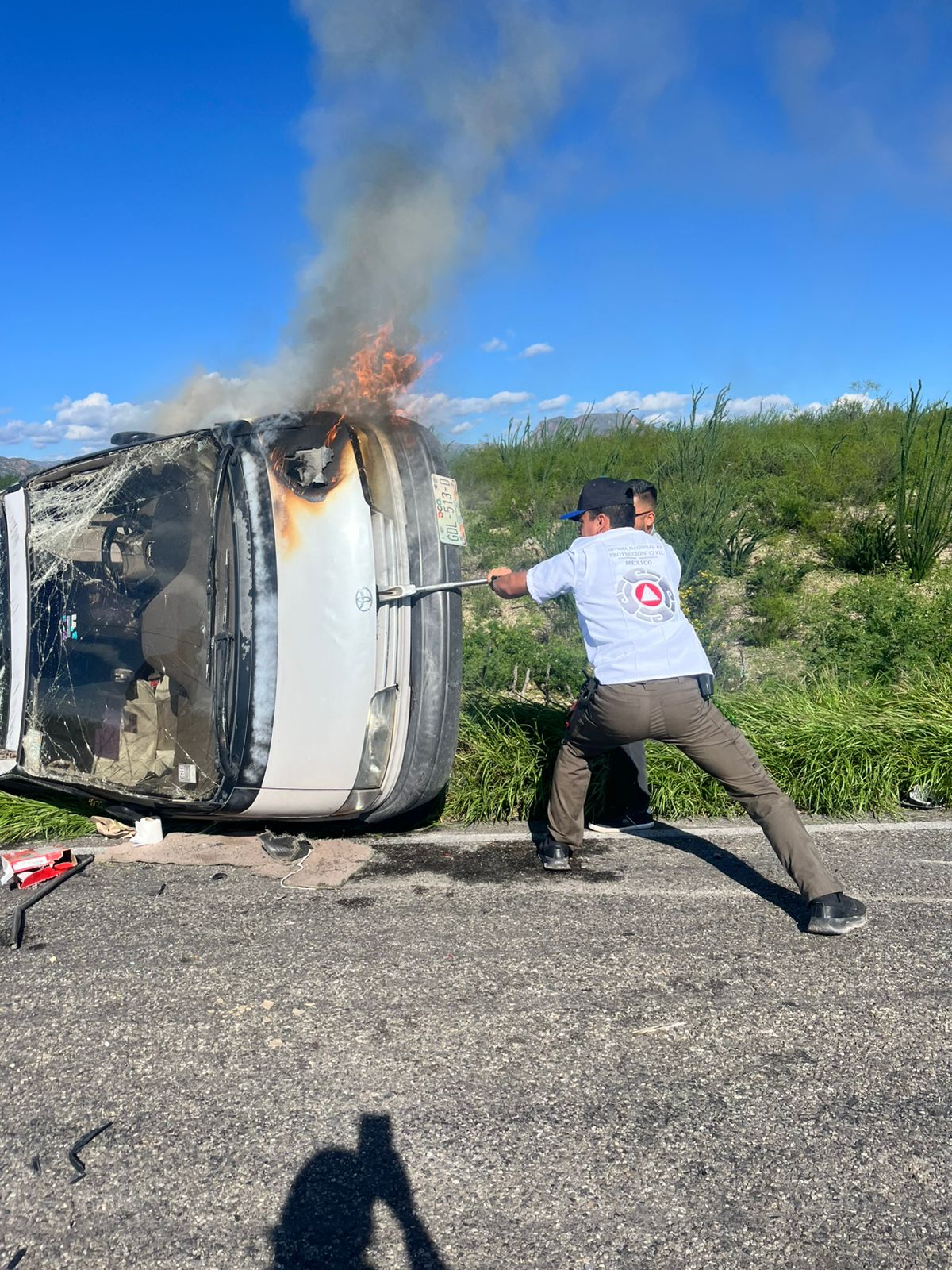 Volcó y estalló en llamas la camioneta | Notigram