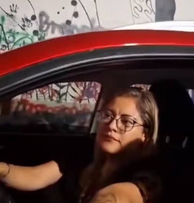 Exhiben a "Lady Muerta de Hambre", funcionaria que chocó autos y trató ...