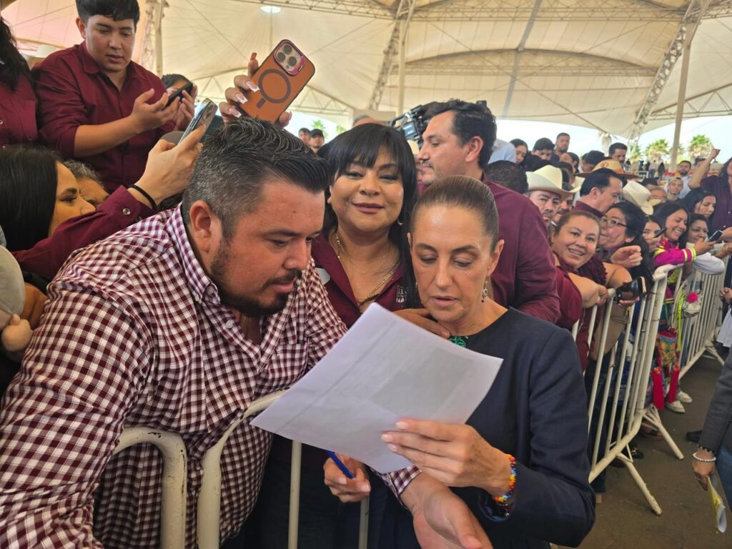 Presidente municipal de Otáez entregó a Sheinbaum solicitud para obras ...