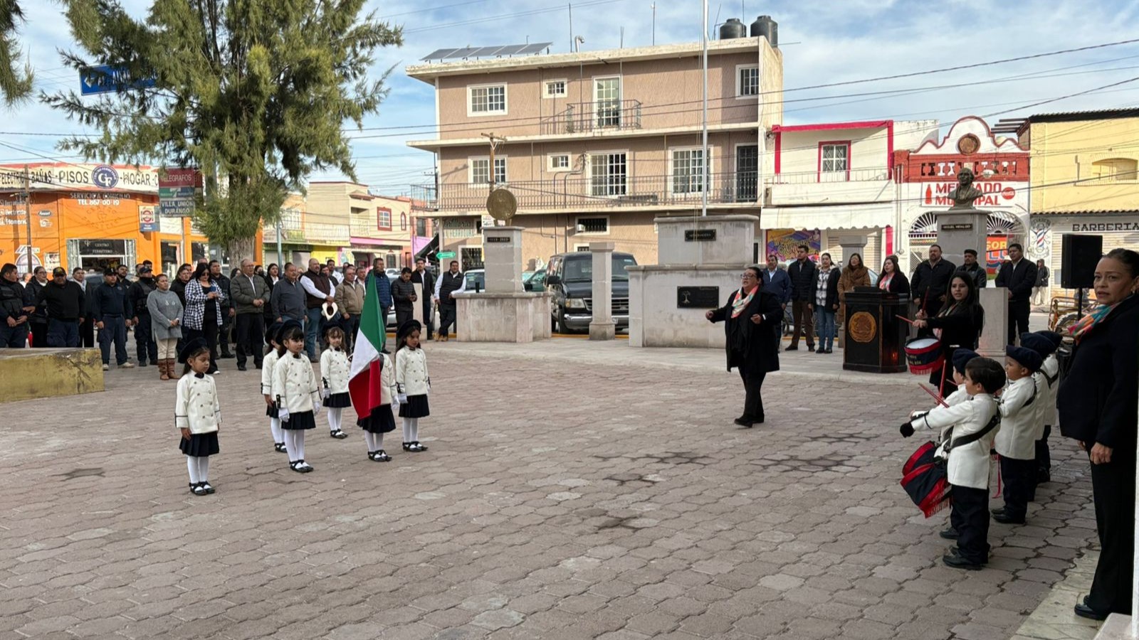 Realizan Honores a la Bandera en Presidencia Municipal de Poanas | Notigram